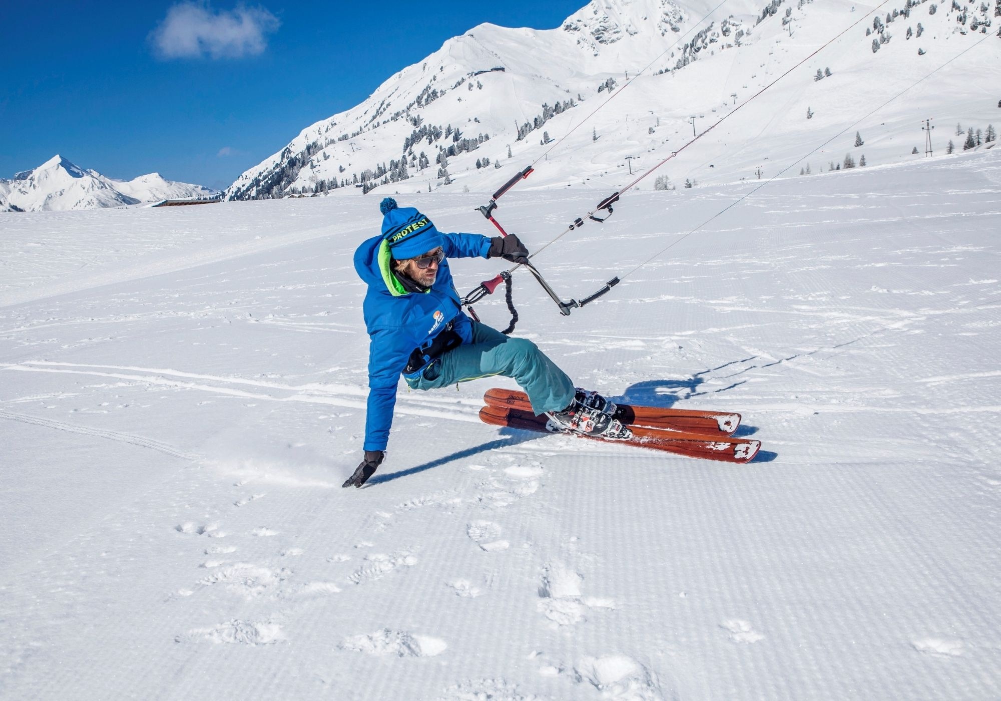 So geht Snowkiten - Bergwelten